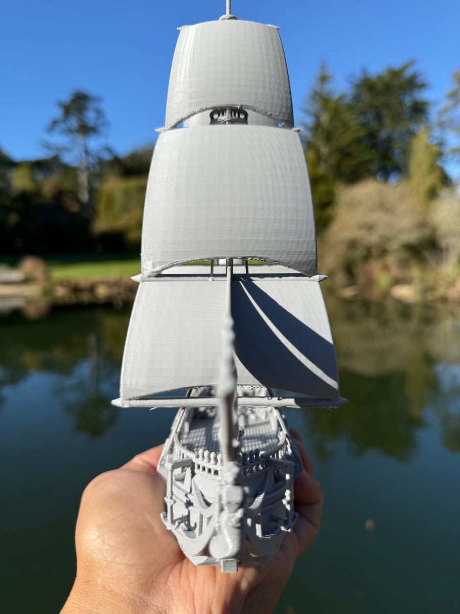 Miniature HO-Scale Sailing Ship Columbia with Sails and Cannons Theme ...