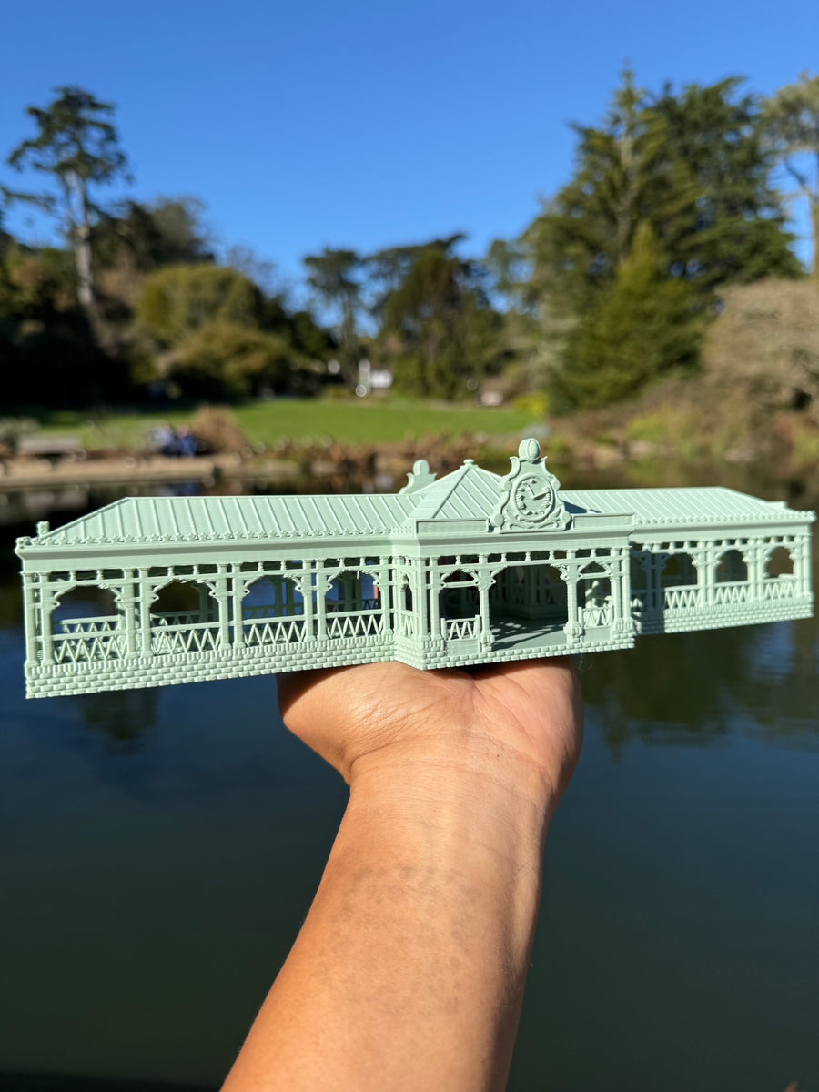 Miniature HO-Scale Riverboat Dockhouse Theme Park – Gold Rush Bay