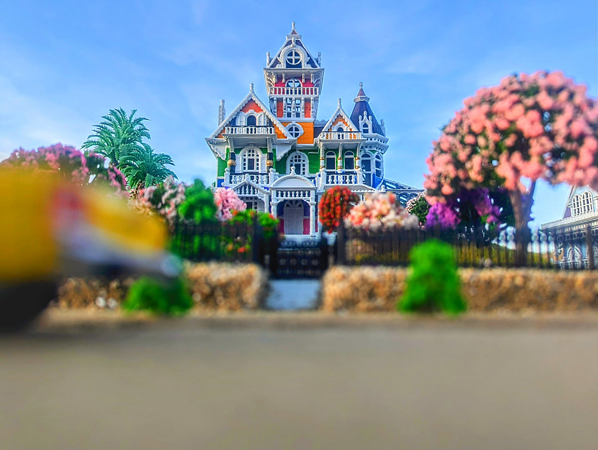 N-Scale White Victorian Castle House by Gold Rush Bay (1:160)